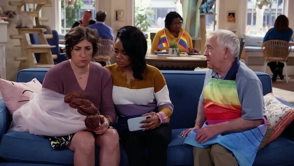 Call Me Kat Season 1 Episode 5