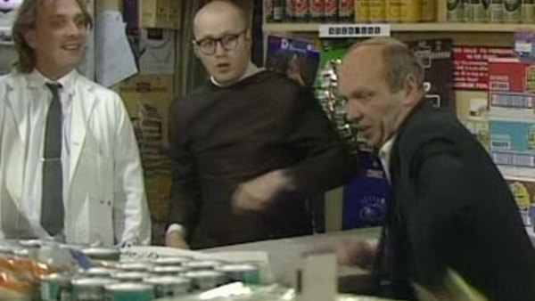 Bottom Season 1 Episode 5