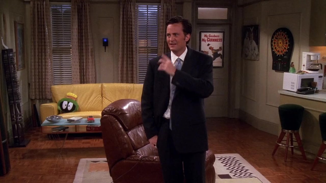 Screencaps of Friends Season 7 Episode 1