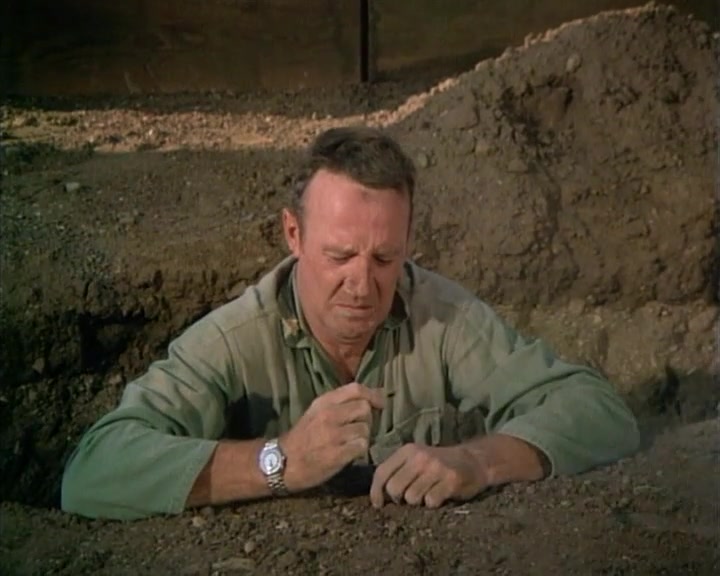 Screencaps of M*A*S*H Season 5 Episode 1