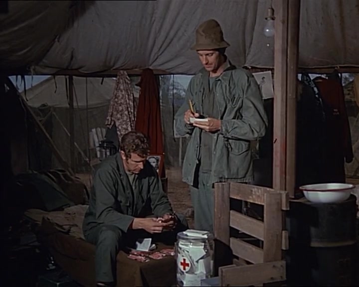 Screencaps of M*A*S*H Season 1 Episode 1