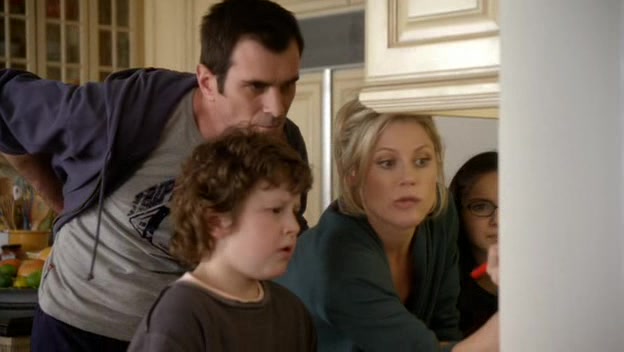 Screencaps of Modern Family Season 1 Episode 1