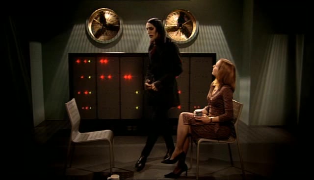 Screencaps of The IT Crowd Episode 4