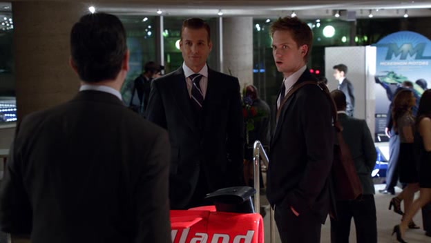 Screencaps of Suits Episode 3