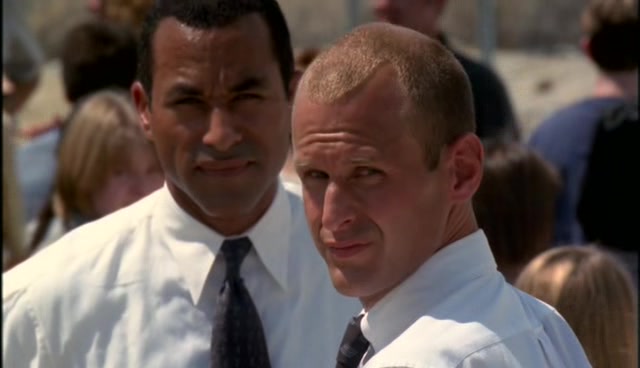 Screencaps of The X-Files Season 8 Episode 2