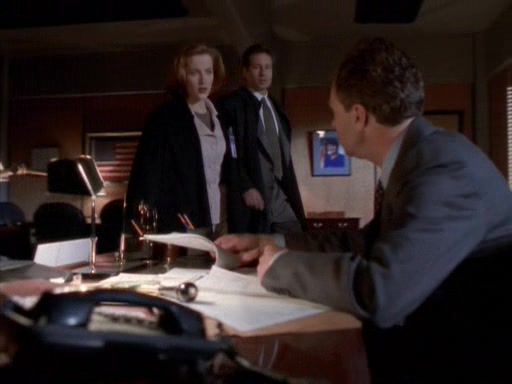 Screencaps of The X-Files Season 3 Episode 21