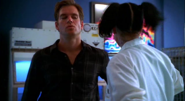 Screencaps of NCIS Season 1 Episode 2