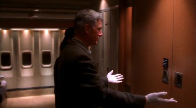 Screencaps of NCIS Season 1 Episode 1