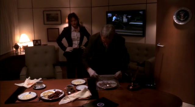 Screencaps of NCIS Season 1 Episode 1