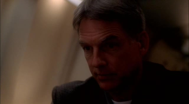 Screencaps of NCIS Season 1 Episode 1