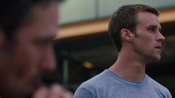 Screencaps of Chicago Fire Season 1 Episode 1