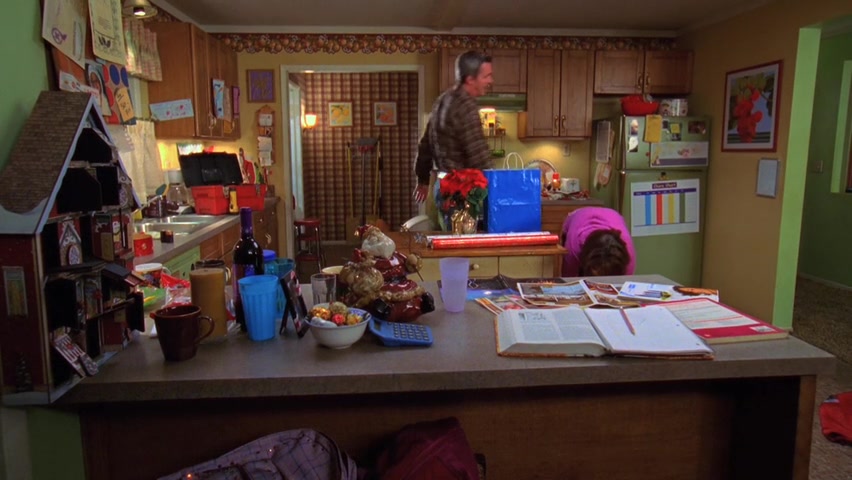 Screencaps of The Middle Season 1 Episode 10