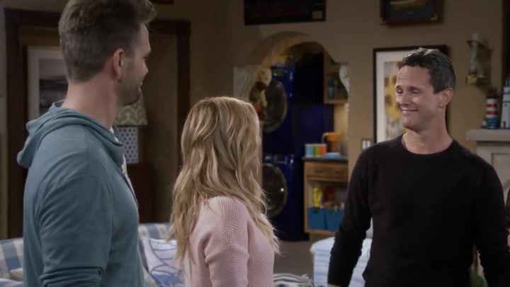 Screencaps of Fuller House Season 2 Episode 1