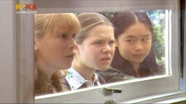 The Sleepover Club Season 1 Episode 24