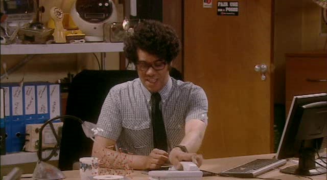 Screencaps of The IT Crowd Season 2 Episode 2