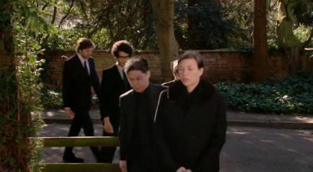 Screencaps of The IT Crowd Season 2 Episode 2