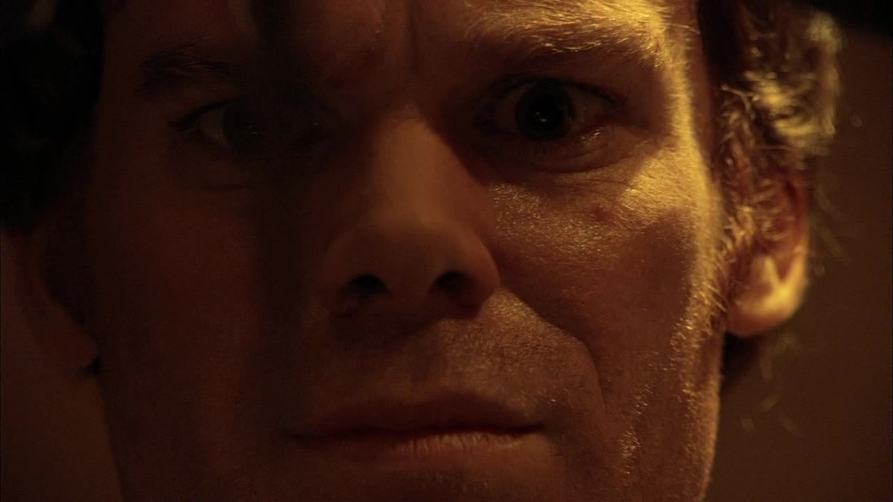 Screencaps of Dexter Season 2 Episode 1