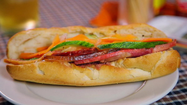 Bizarre Foods Delicious Destinations Season 4 Episode 12
